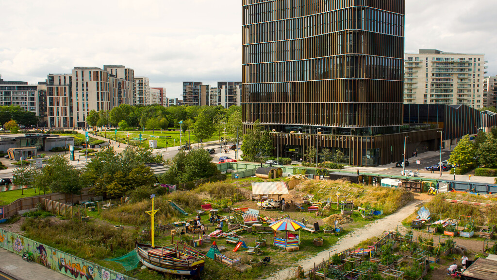 The LightHouse and Gardens IQL North, Stratford - New London Architecture